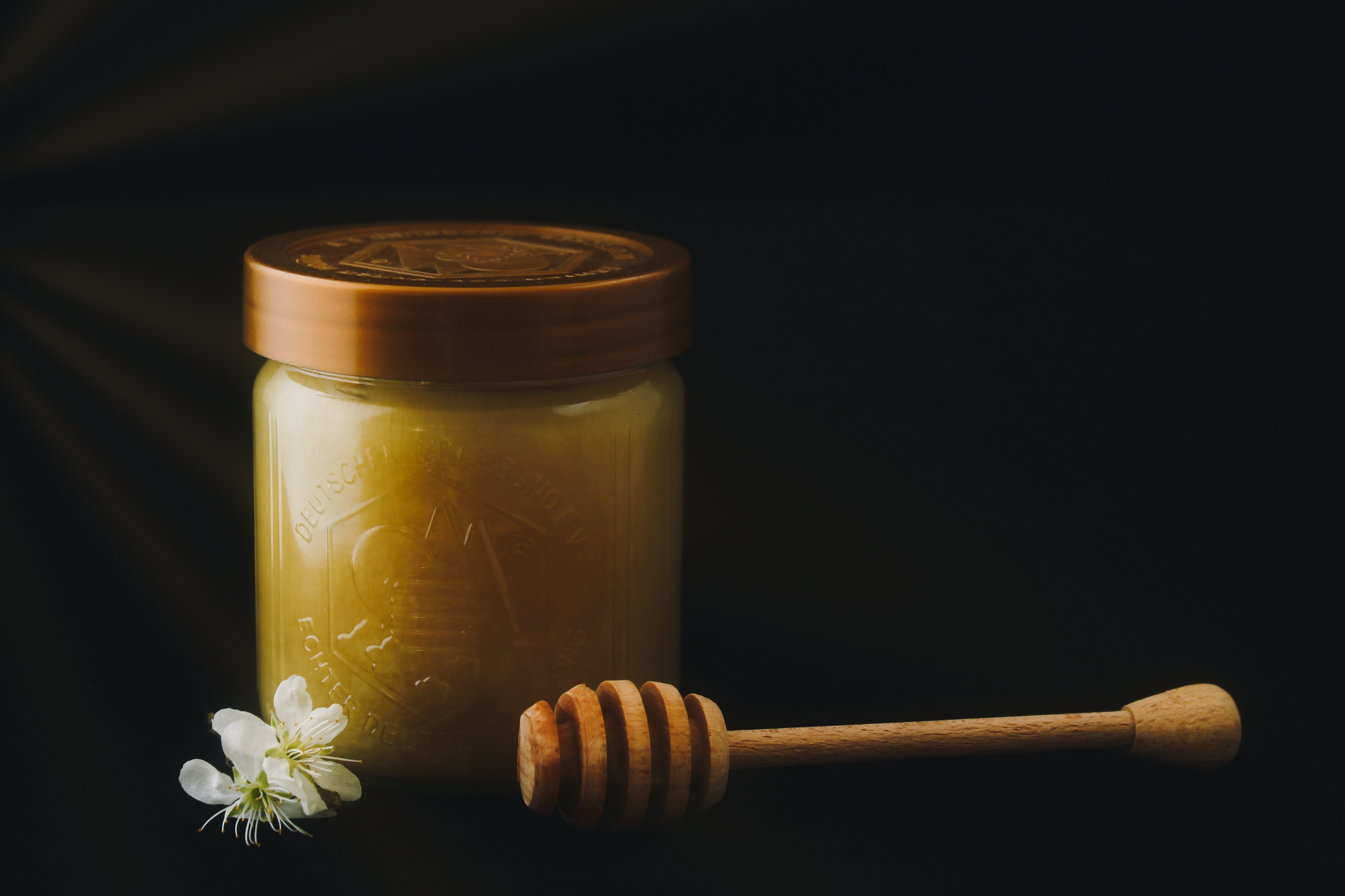 What Is Manuka Honey Good For? – Honeyngreens
